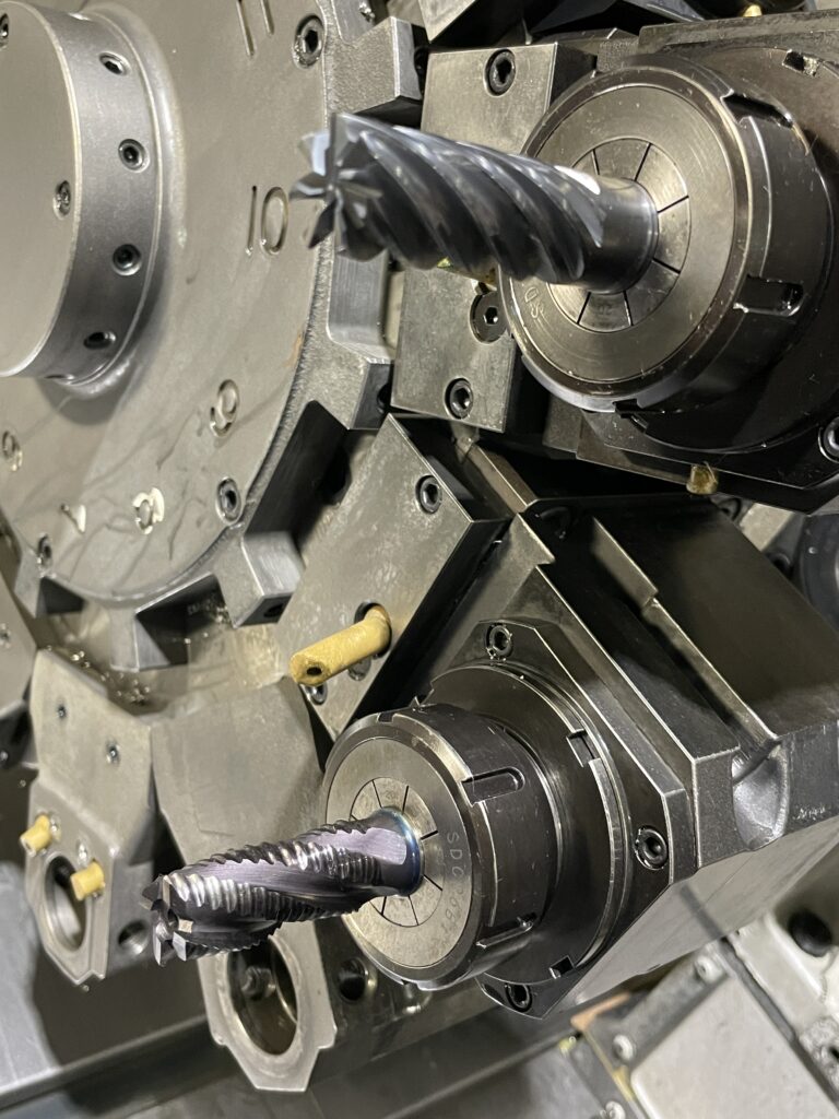 NEWCENTURY 4NV-20 と SANDVIC 1K337-2000-050-XD 1730 のCNC旋盤での側面加工での比較 ...